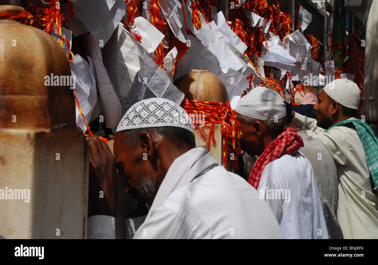 Sacred thread hi-res stock photography and images - Alamy