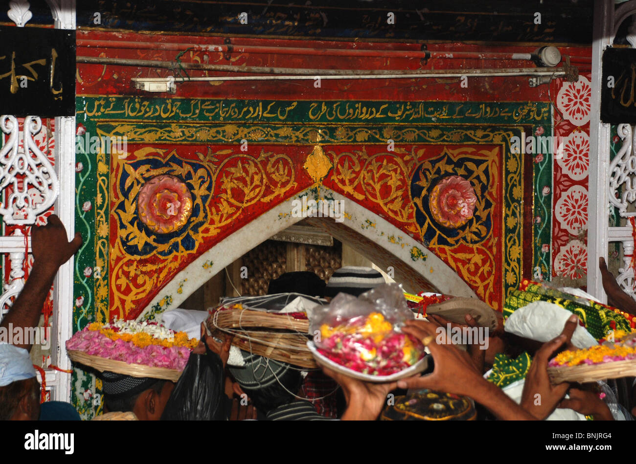 JANNATI-DARWAZA of Dargah Khwaja Sahab, Ajmer flung open during Urs ...