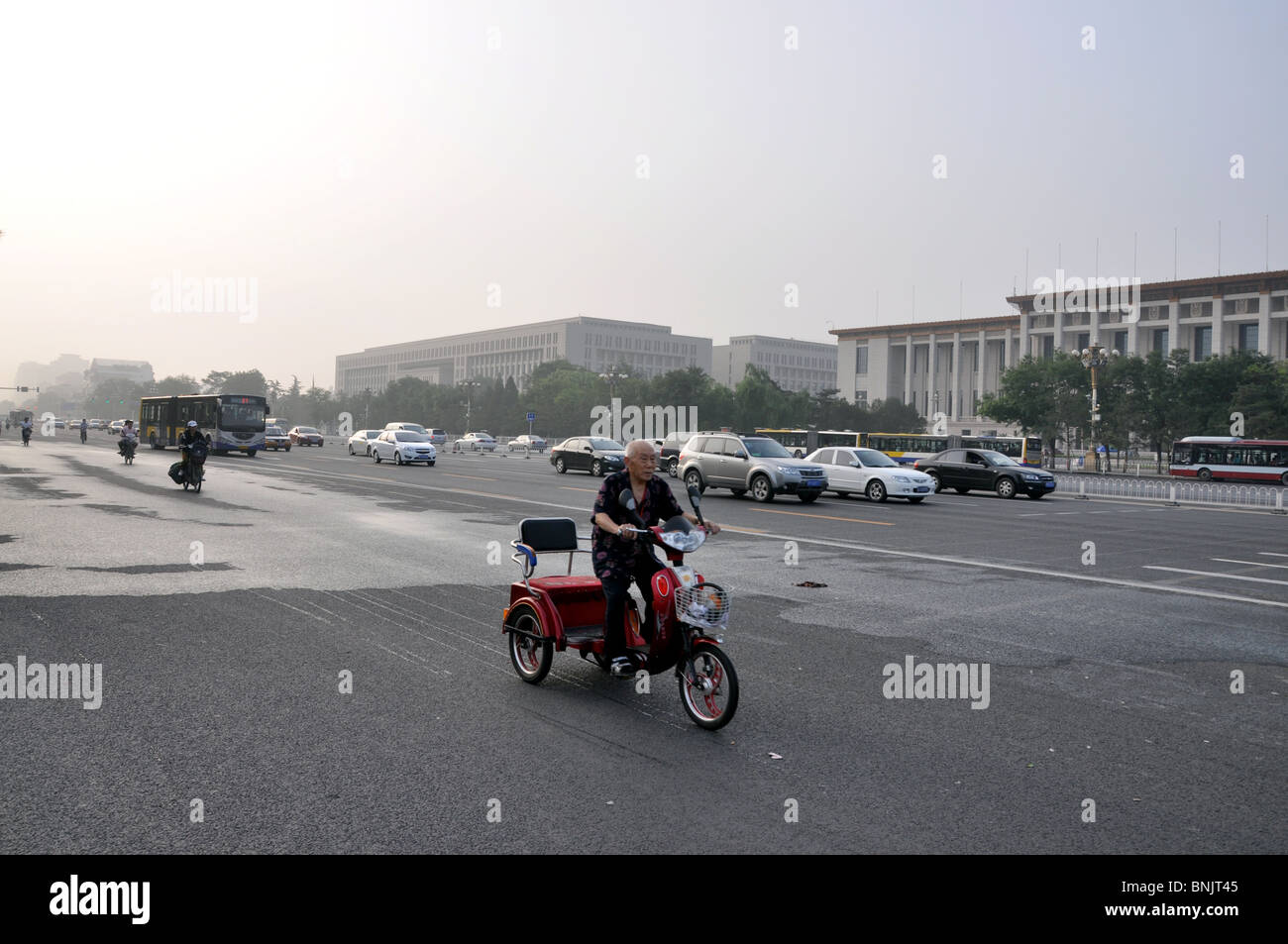 Bus beijing street scene hi-res stock photography and images - Alamy