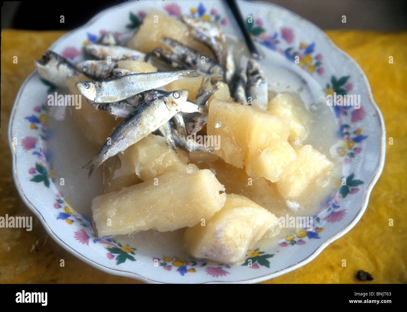 Typical food East Africa, fish and boiled cassava root Stock Photo - Alamy