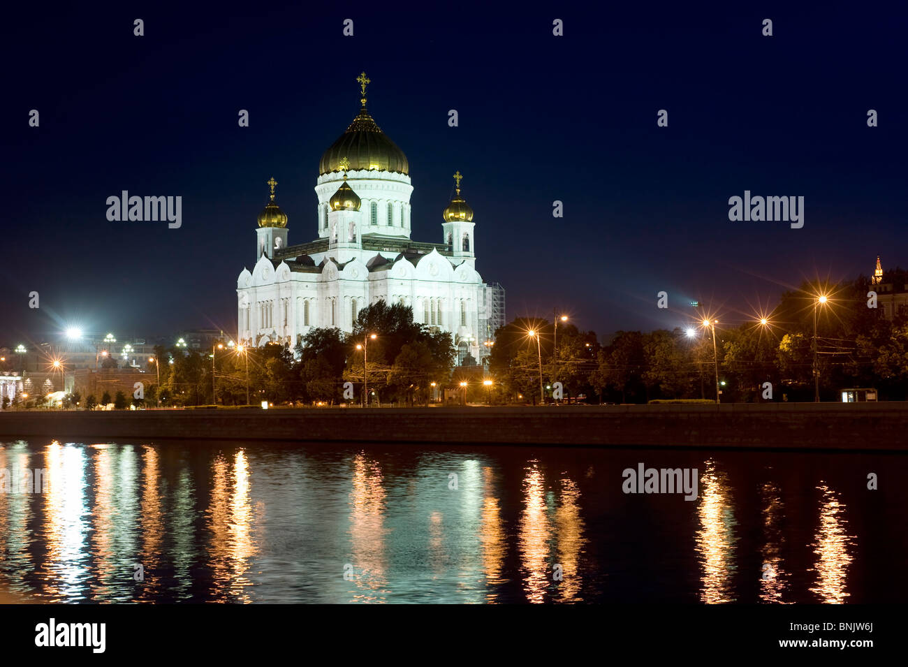 The restored Cathedral of Christ the Savior in Moscow at night Stock ...