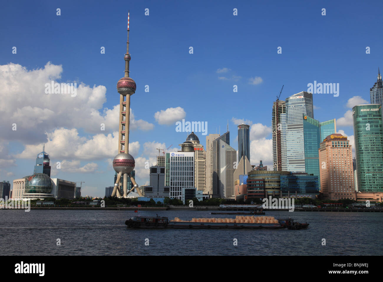 Shanghai skyline with the Oriental Pearl Tower Stock Photo - Alamy