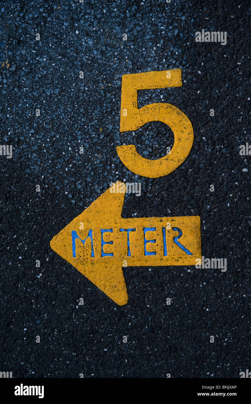 number 5 road marking Stock Photo - Alamy