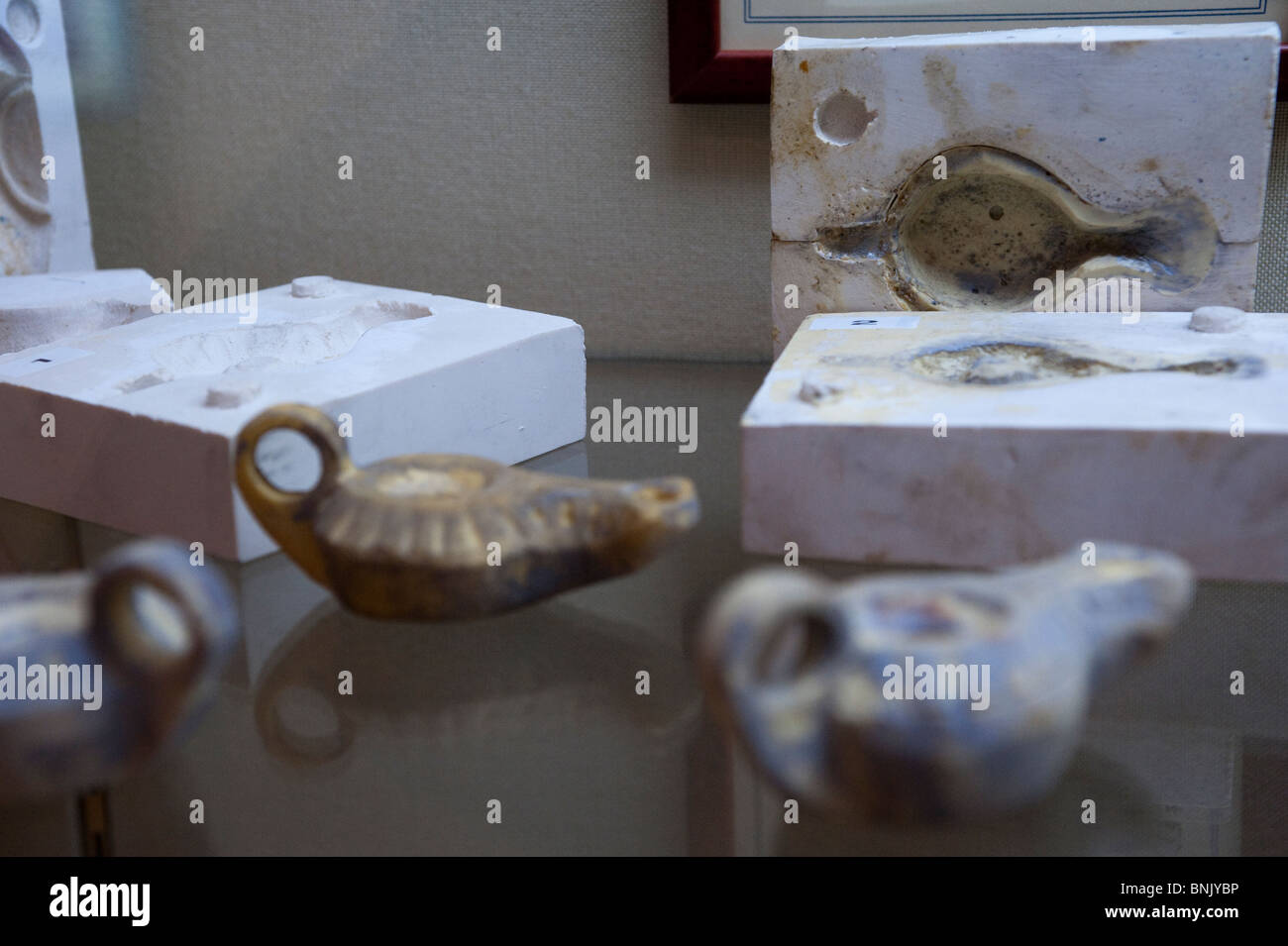 Ancient roman oil lamp hi-res stock photography and images - Alamy