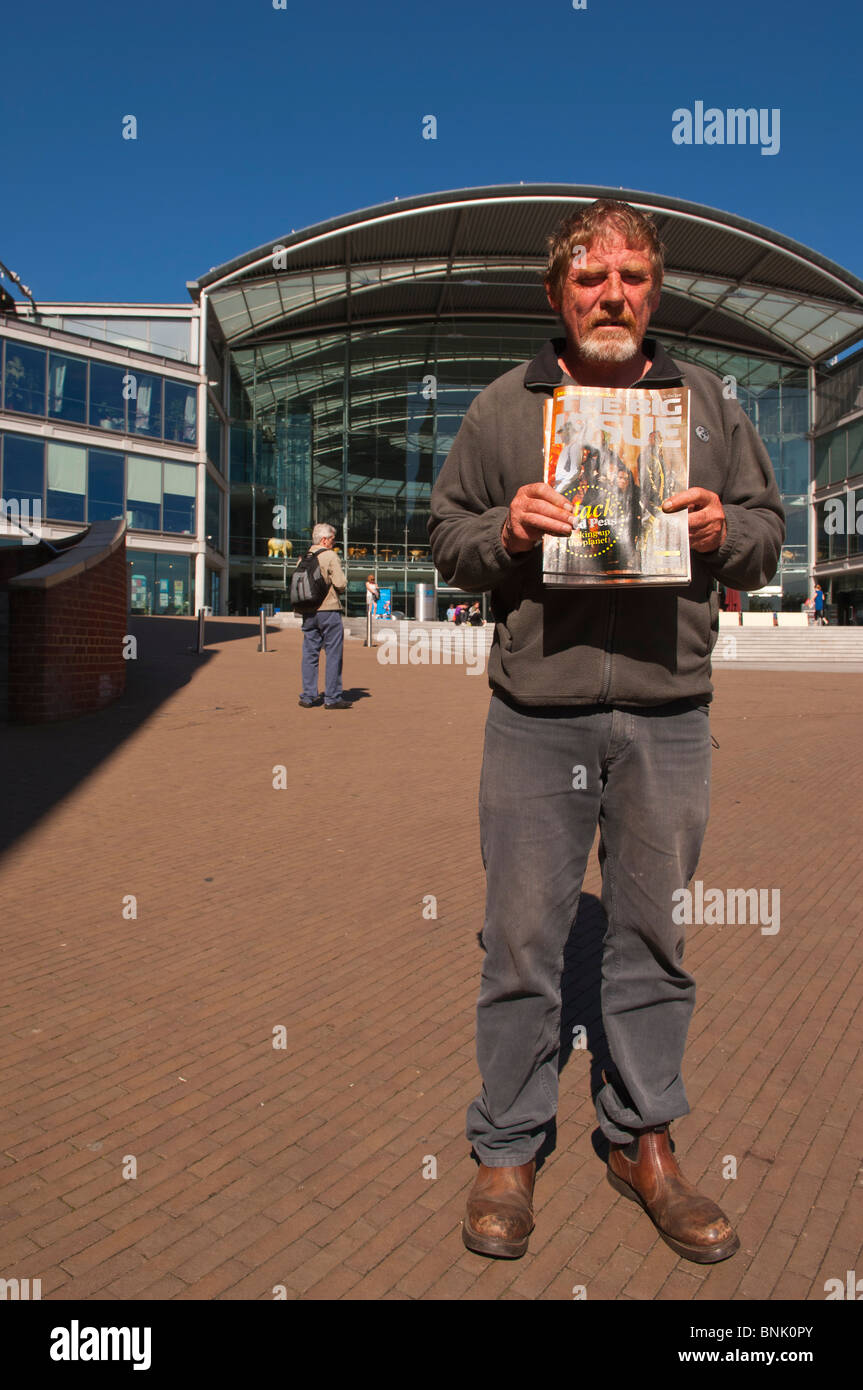 Male big issue seller hi-res stock photography and images - Alamy