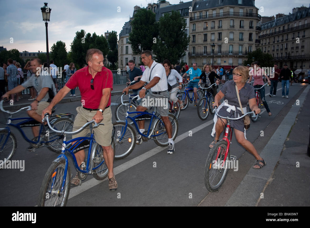 Vélos france paris hi-res stock photography and images - Alamy