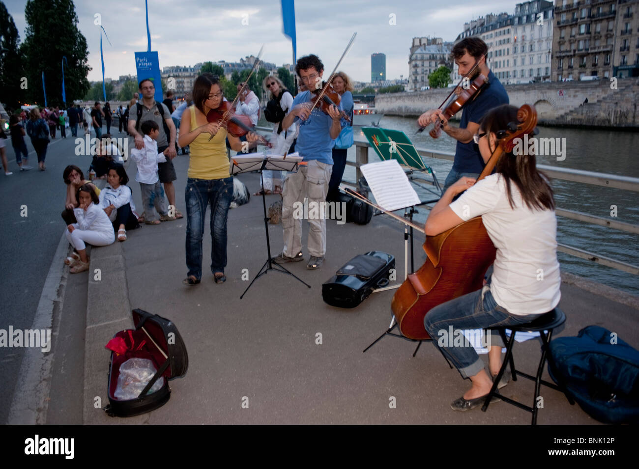 Foreign street musicians hi-res stock photography and images - Alamy