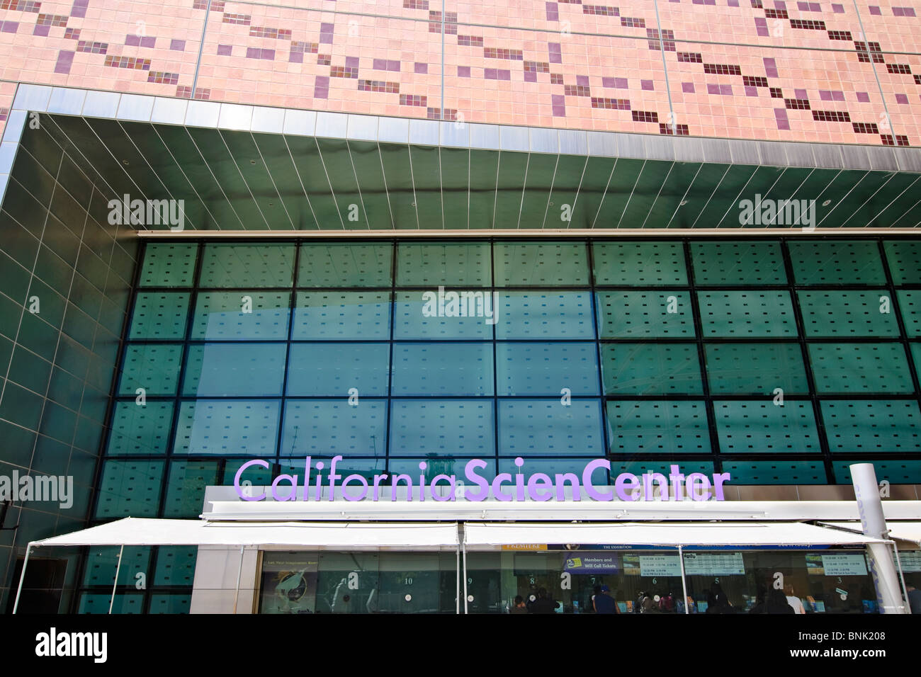 Front Entrance of the California Science Center in Los Angeles Stock ...