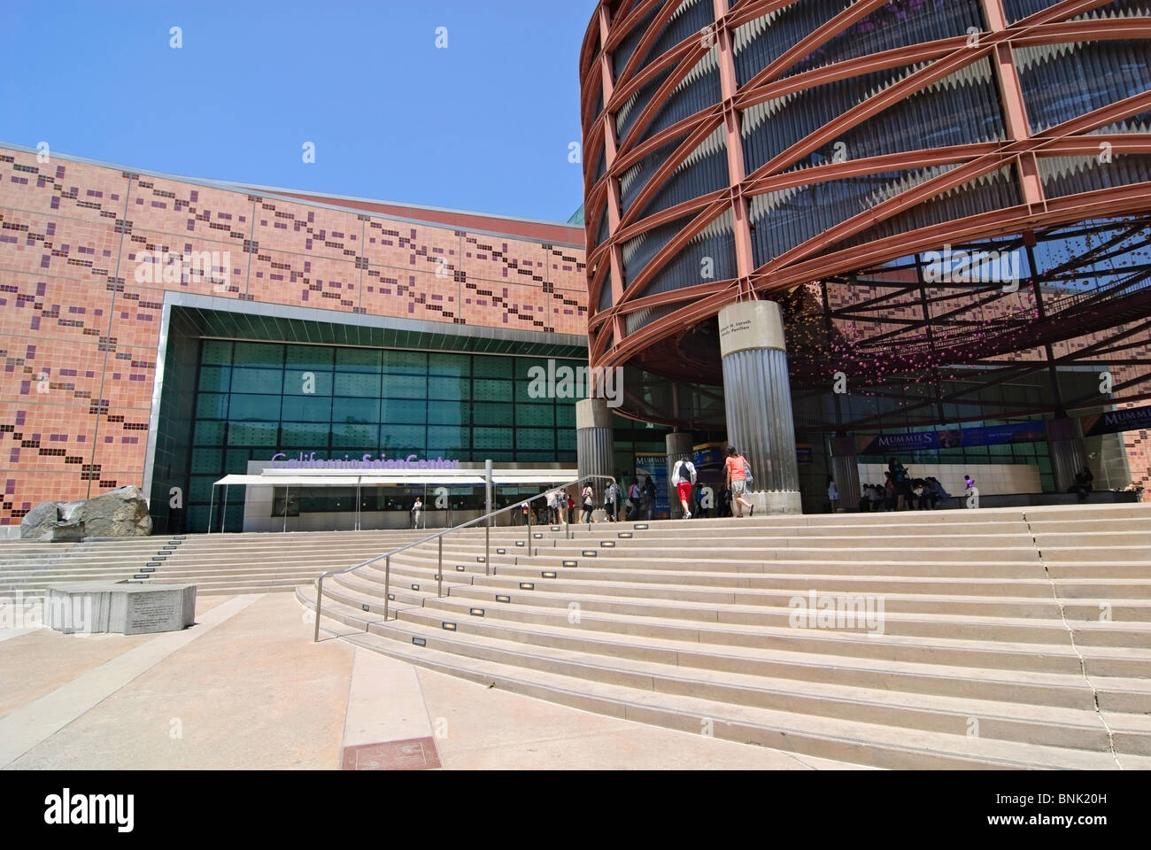 Front Entrance of the California Science Center in Los Angeles Stock ...
