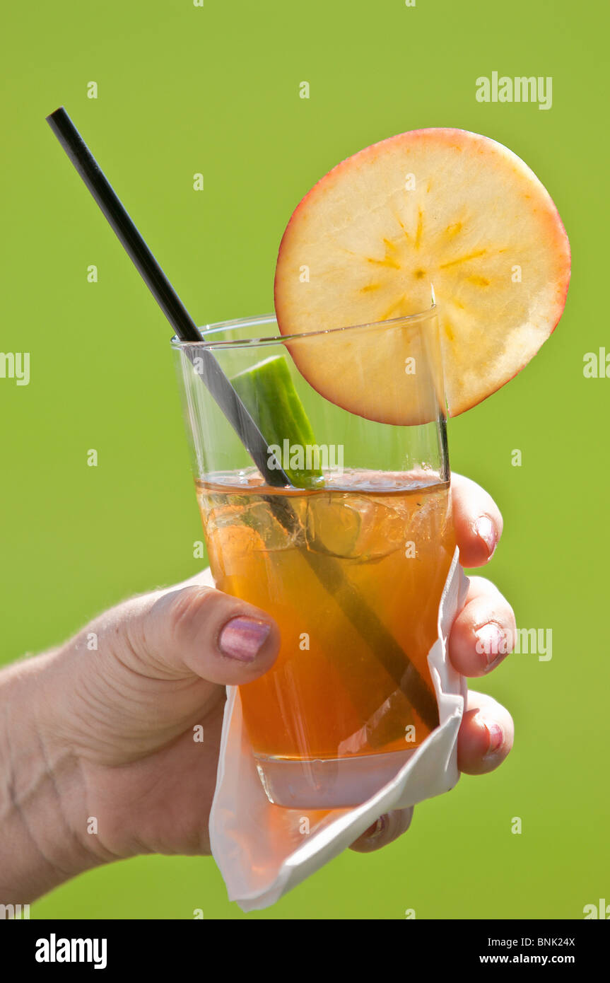Hand cocktail glass hi-res stock photography and images - Alamy