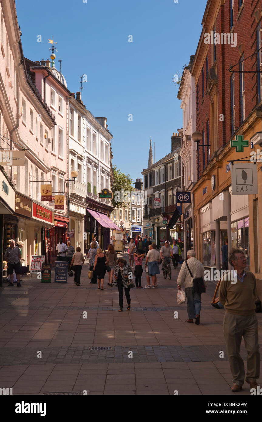 Norwich packed people shoppers busy hi-res stock photography and images ...