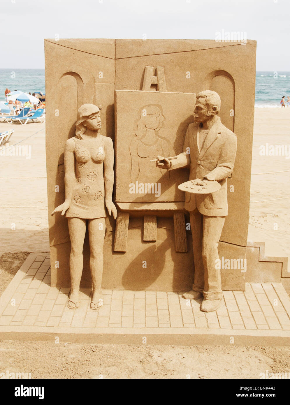 Sculpture on beach hi-res stock photography and images - Alamy