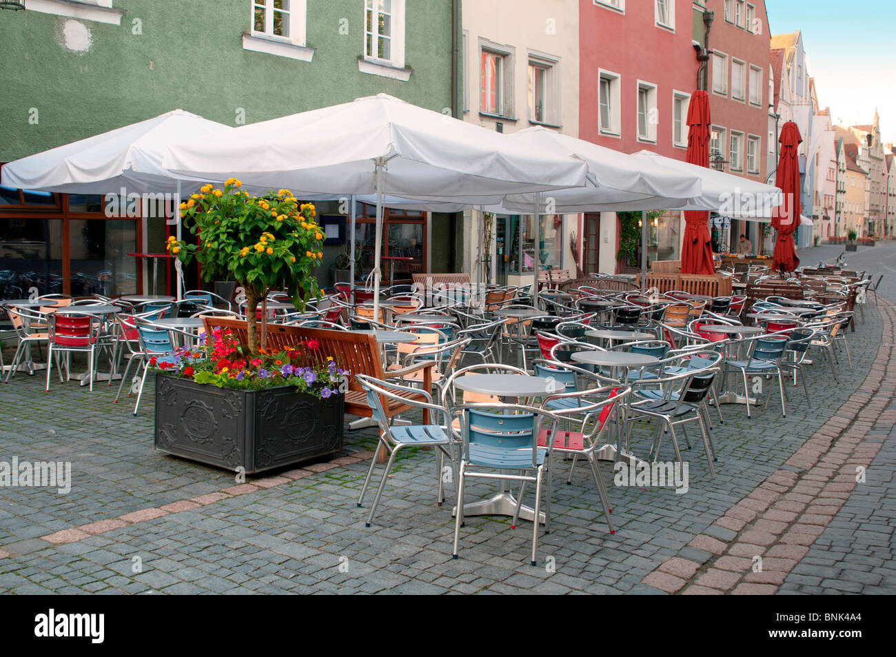 Coffee shop on the street Stock Photo - Alamy