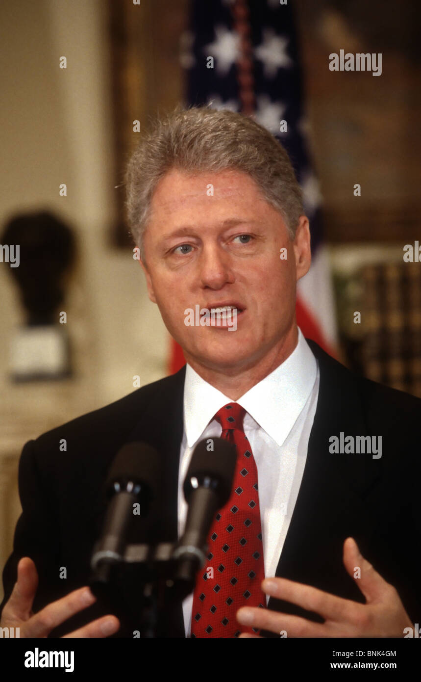 President bill clinton 1997 portrait hi-res stock photography and ...
