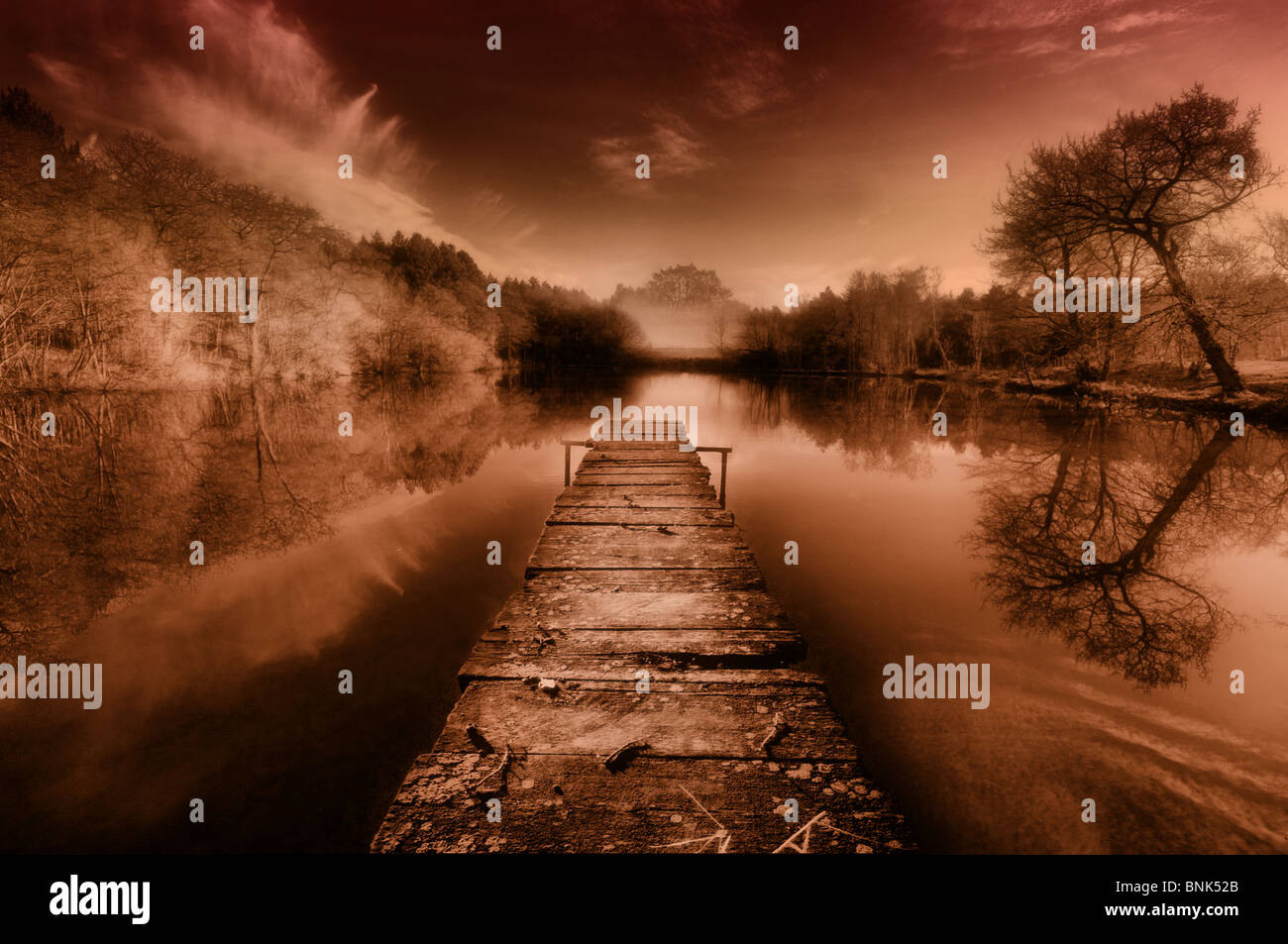 Pond jetty hi-res stock photography and images - Alamy