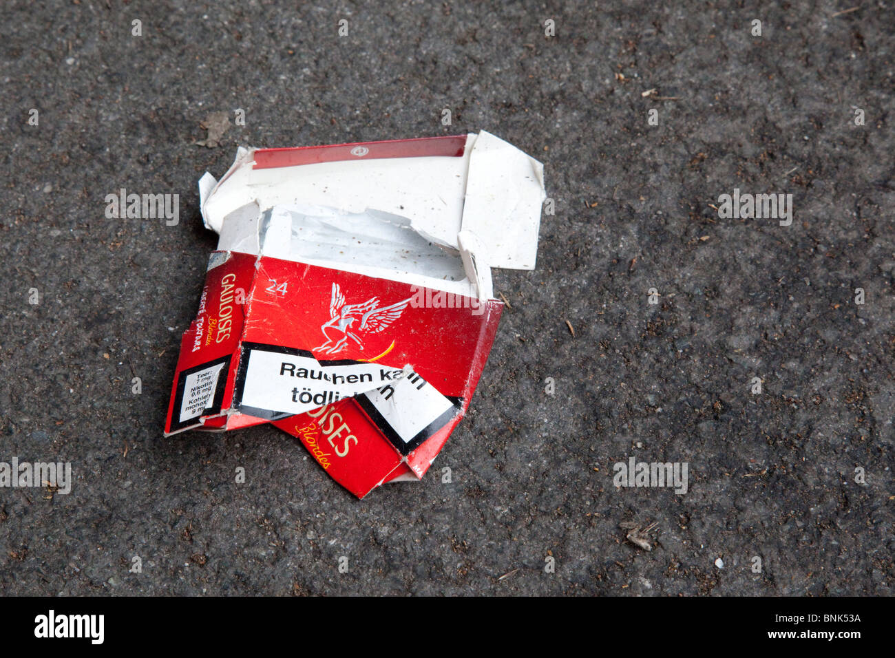 Cigarette packet smoking kills hi-res stock photography and images - Alamy