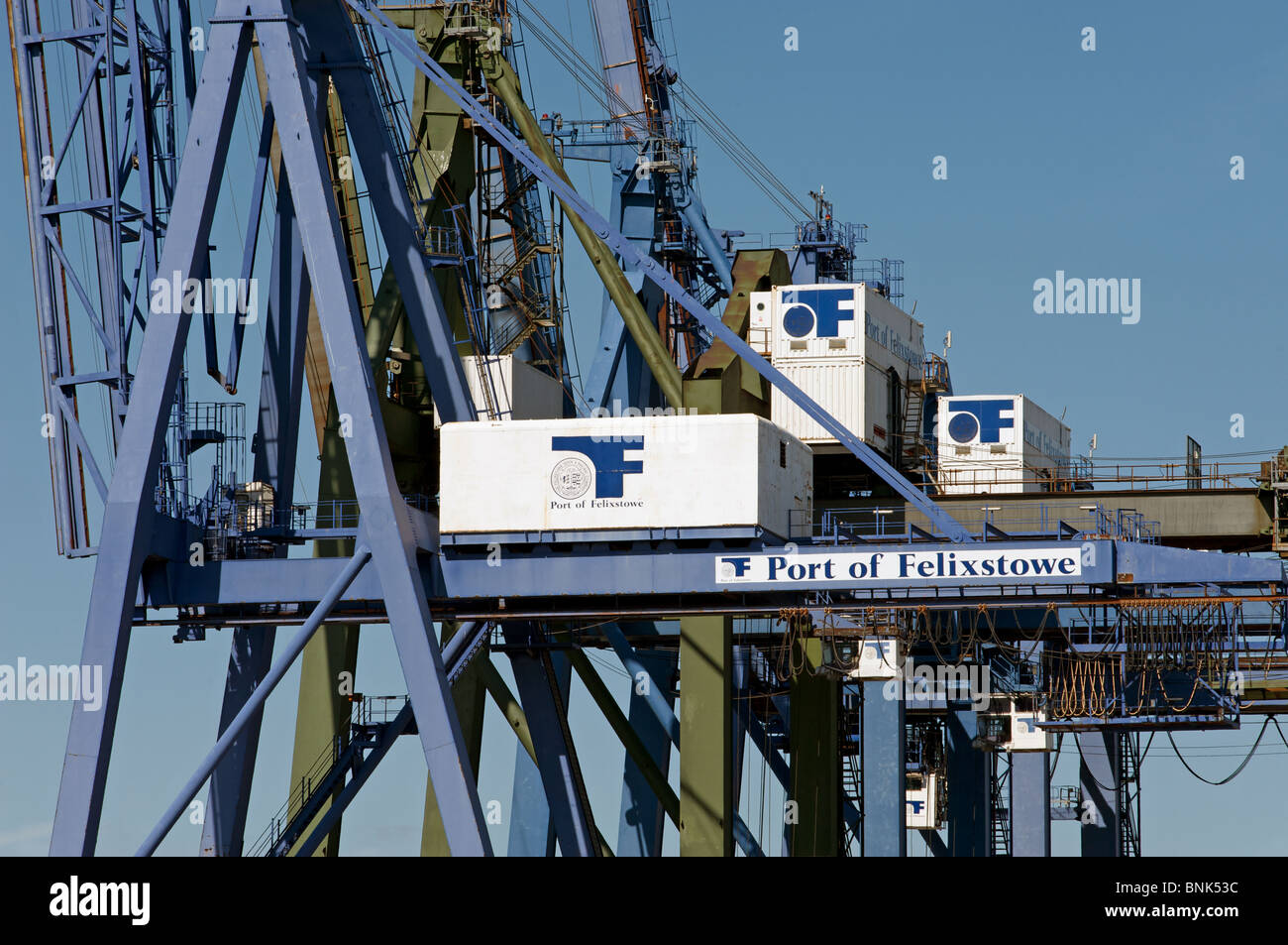Quayside gantry cranes hi-res stock photography and images - Alamy