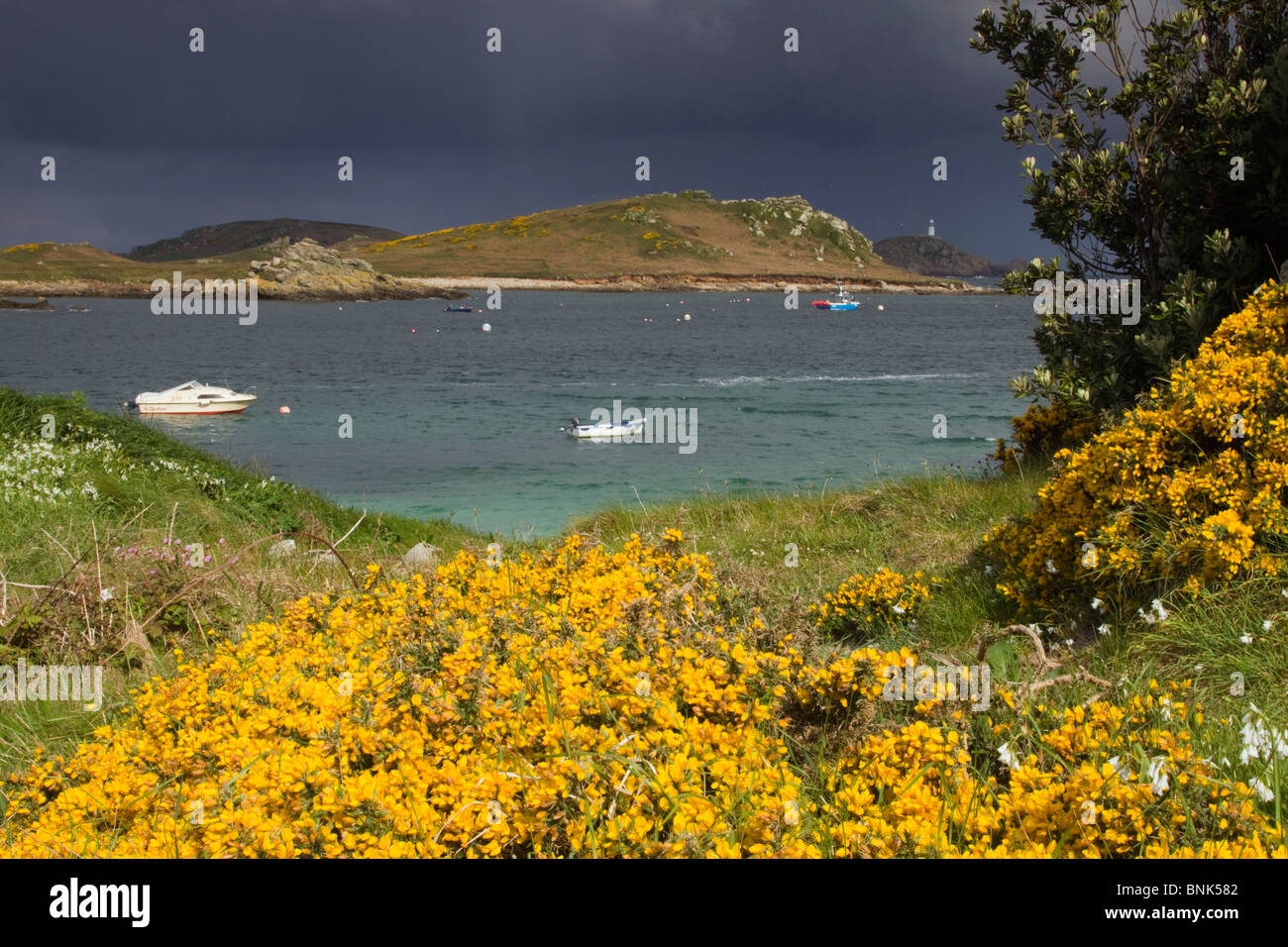 Island round hi-res stock photography and images - Alamy