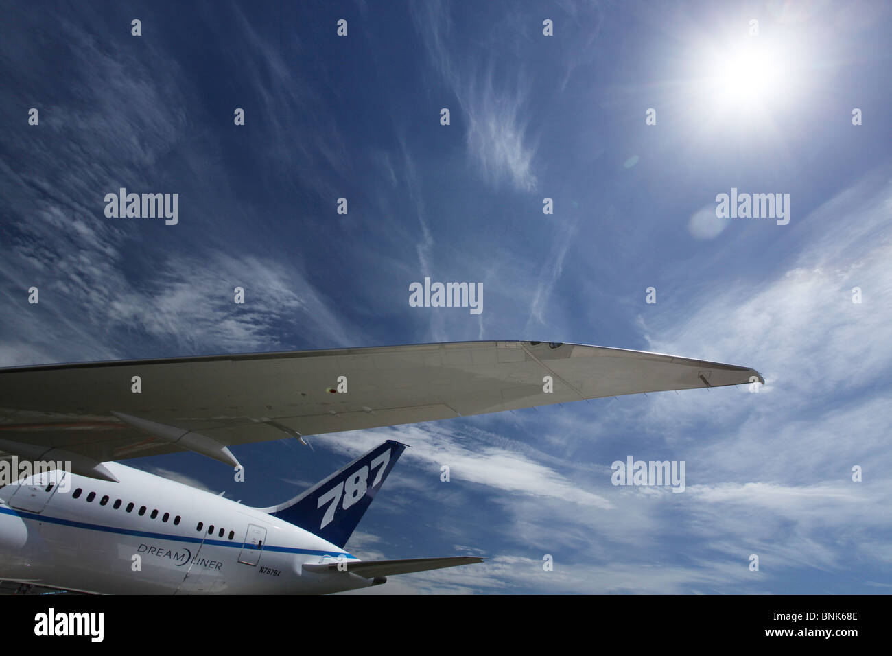 Boeing 787 dreamliner wing hi-res stock photography and images - Alamy