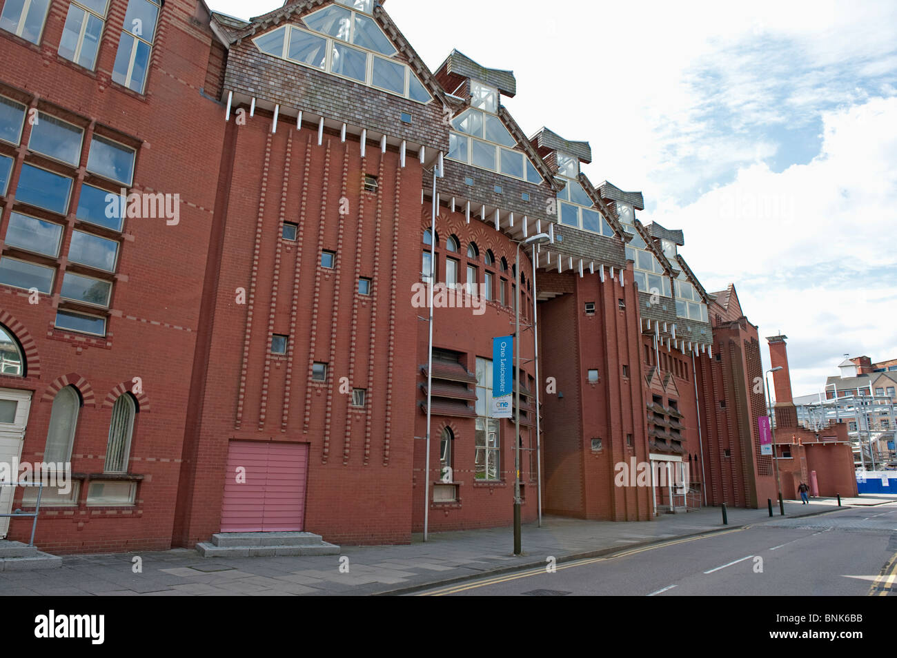 De Montfort University Queens Building for Technology in Leicester city ...