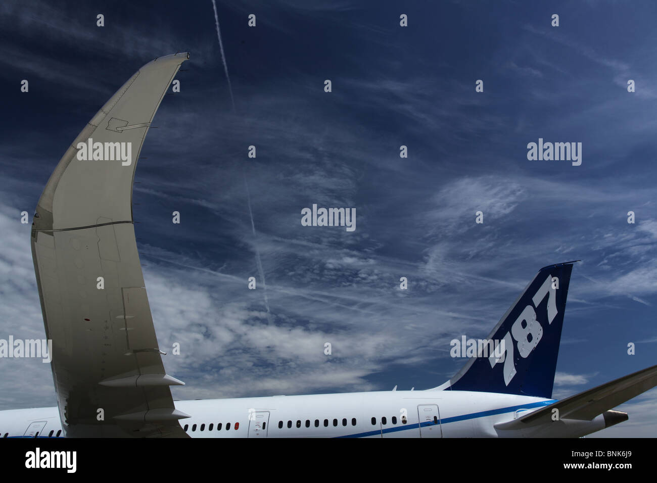 Boeing 787 Dreamliner wing and tail close ups at farnborough Airshow ...