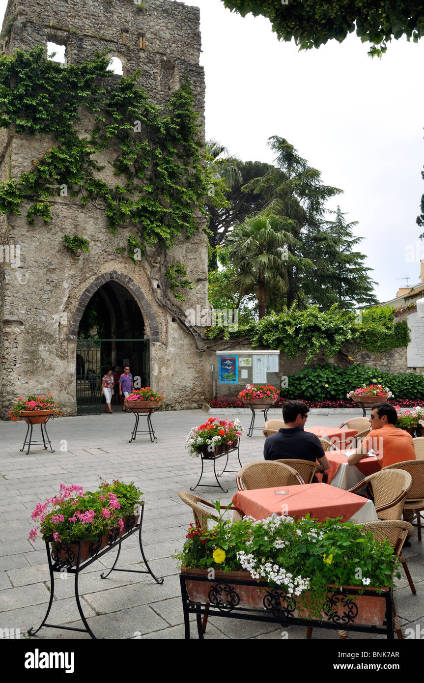 The entrance to Villa Rufolo in Piazza Duomo, Ravello Stock Photo - Alamy