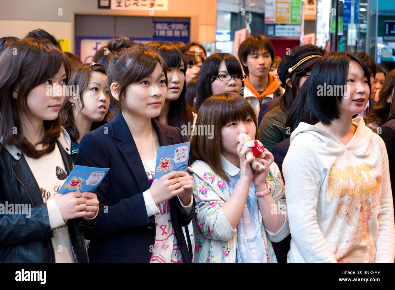 Teenage japanese hi-res stock photography and images - Alamy