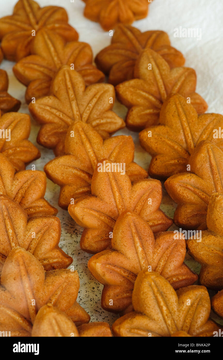Momiji manju miyajima japan hi-res stock photography and images - Alamy