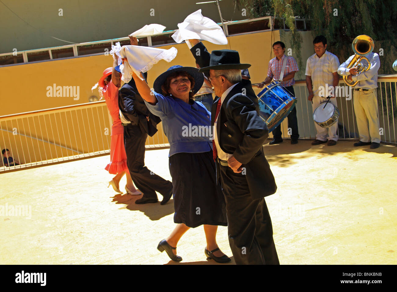Chile traditional dance hi-res stock photography and images - Alamy