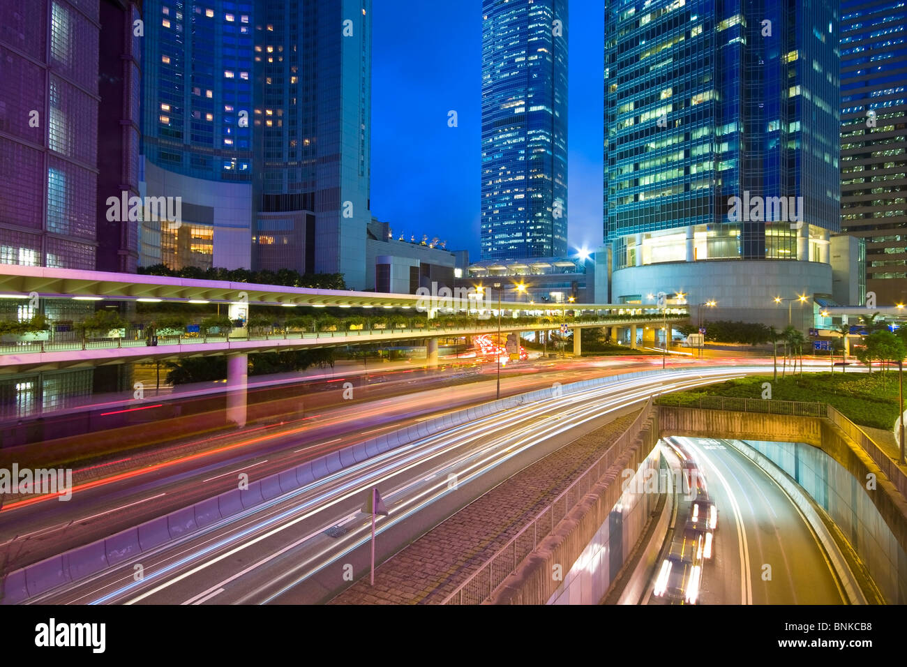 Traffic on the move at night Stock Photo - Alamy