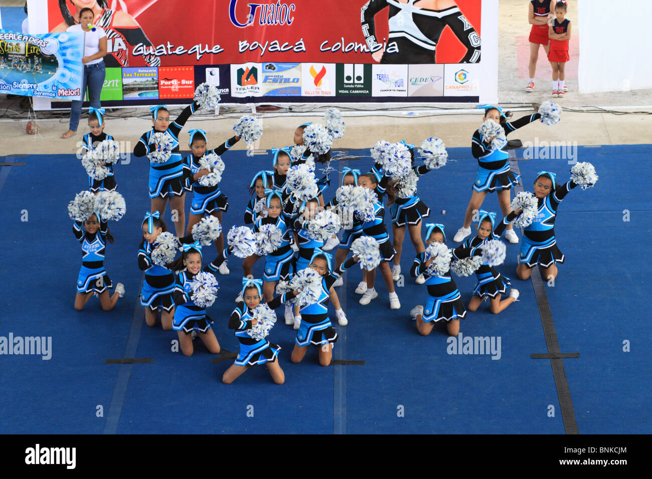 Cheer dance pyramid hi-res stock photography and images - Alamy