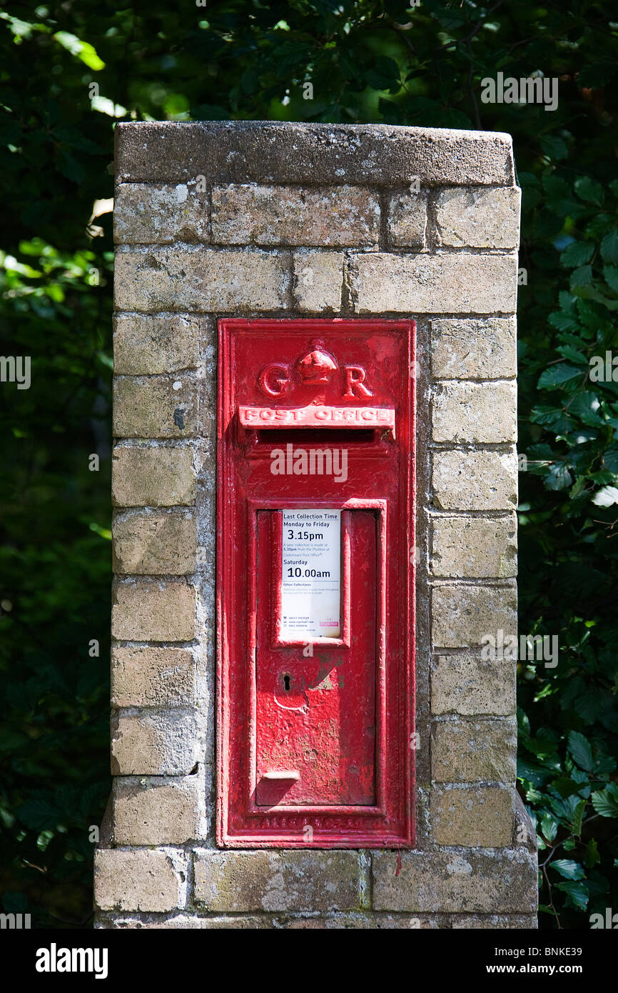 Scottish post box hi-res stock photography and images - Alamy