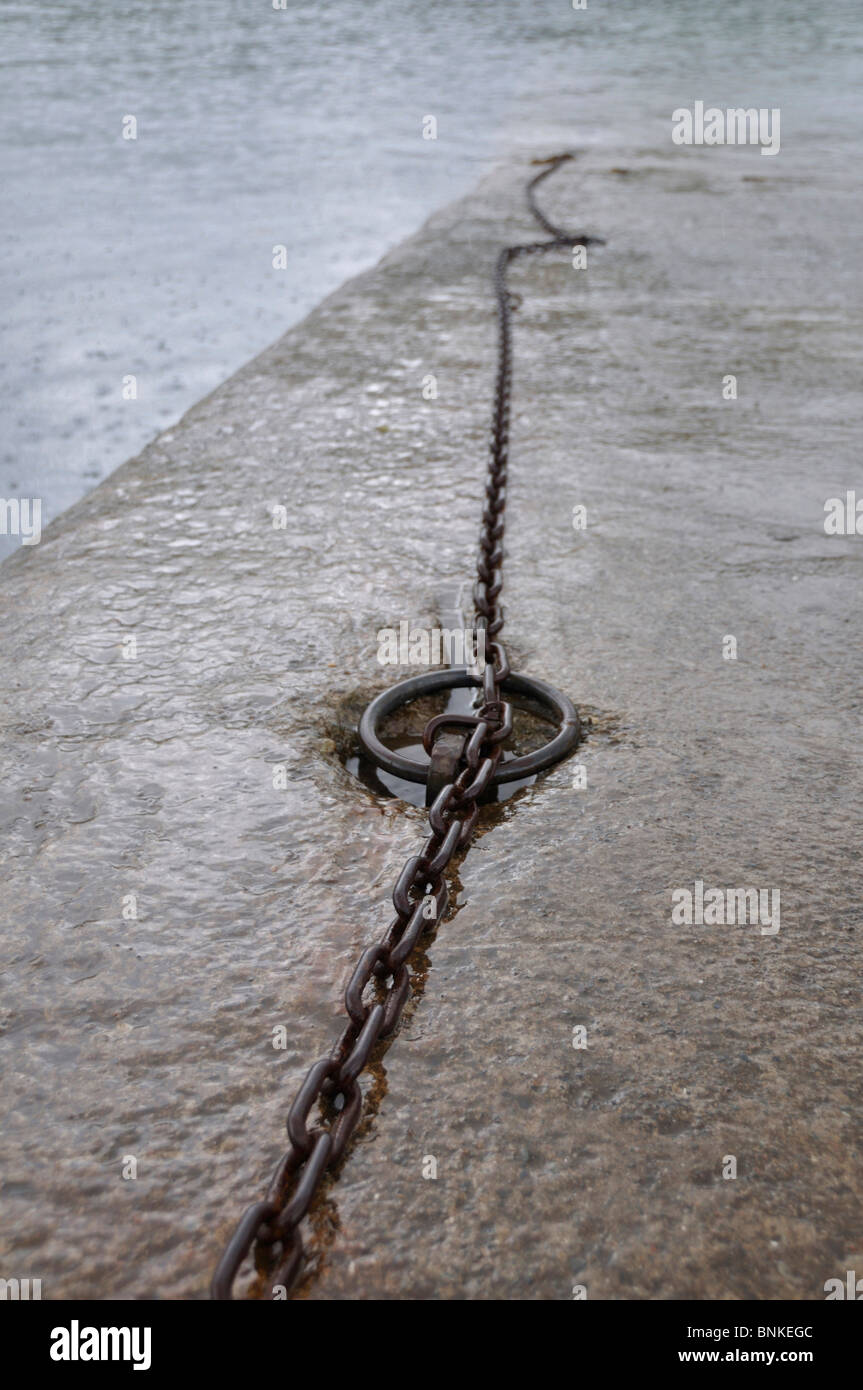 Wet chain hi-res stock photography and images - Alamy