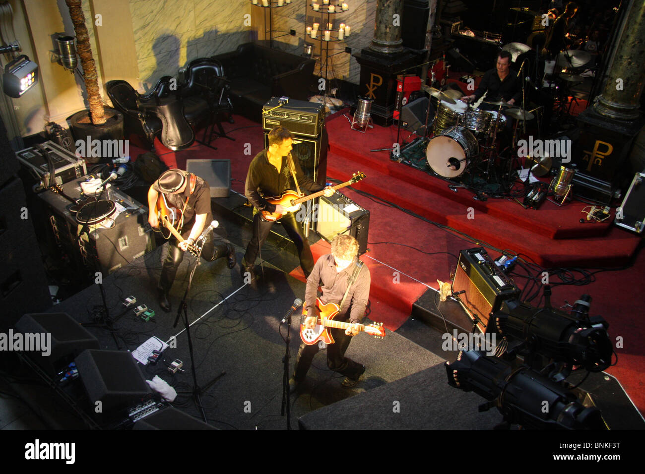 Pub music guitar hi-res stock photography and images - Alamy