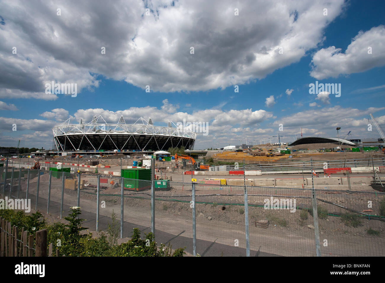 London stadium under construction hi-res stock photography and images ...