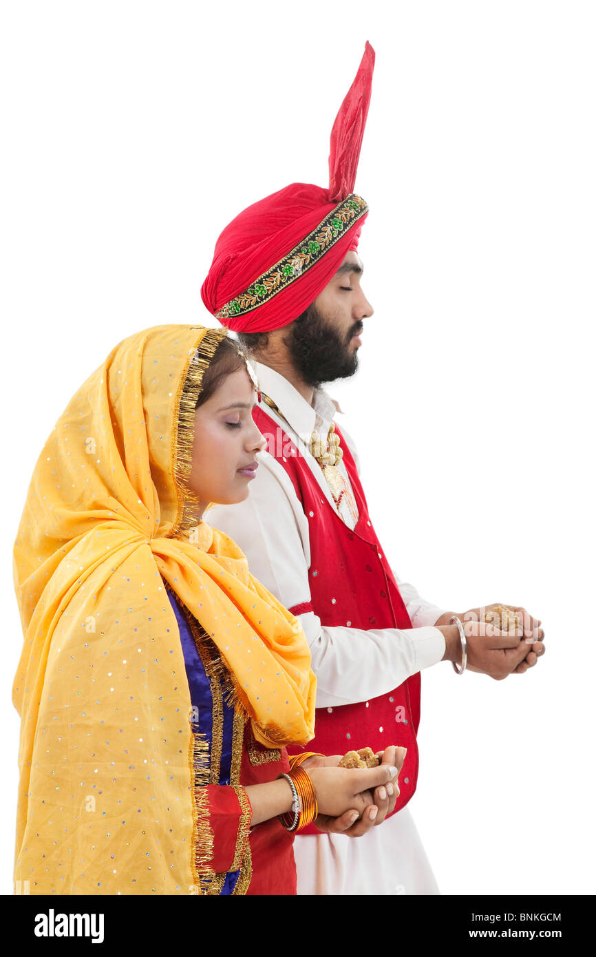 Sikh couple praying Stock Photo - Alamy
