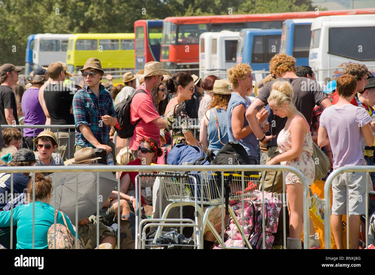 Queue of buses hi-res stock photography and images - Alamy