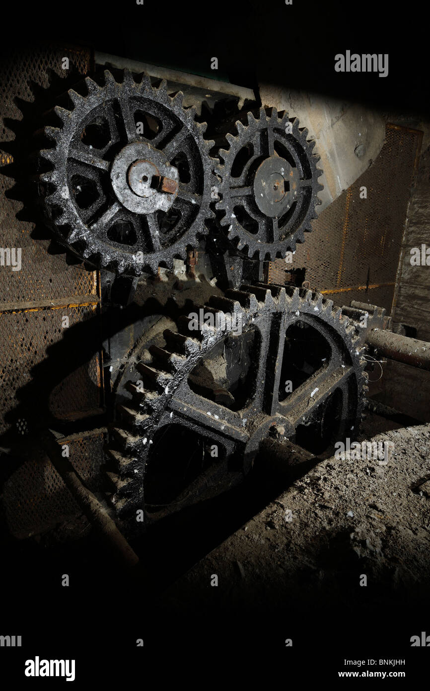 Interlocking cogs hi-res stock photography and images - Alamy