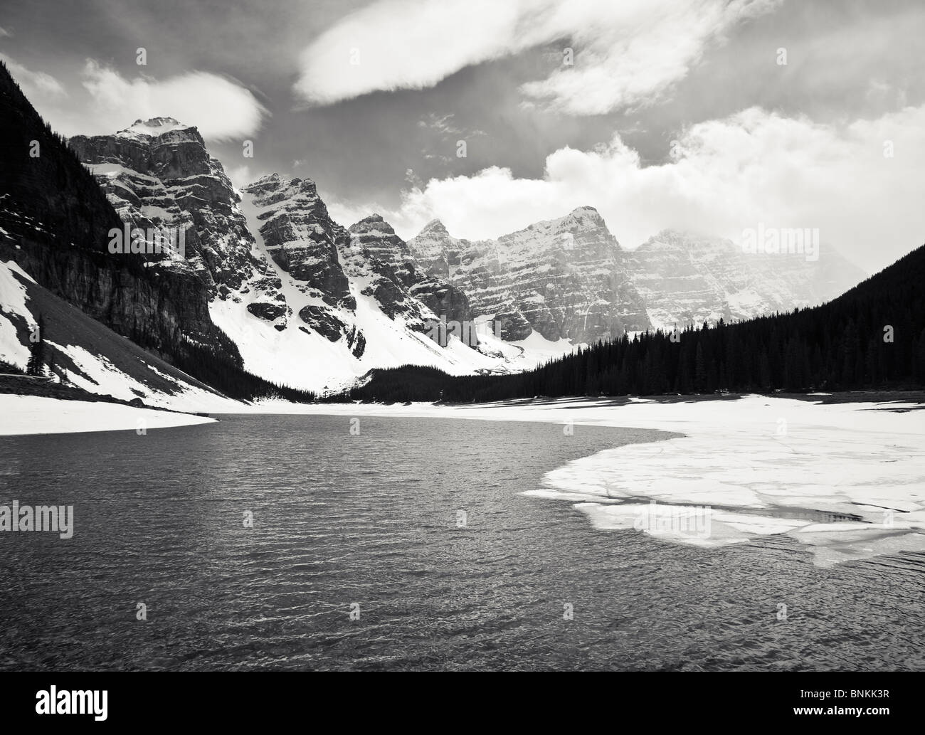 Moraine Lake at 1885m elevation and the Valley of Ten Peaks in Banff ...