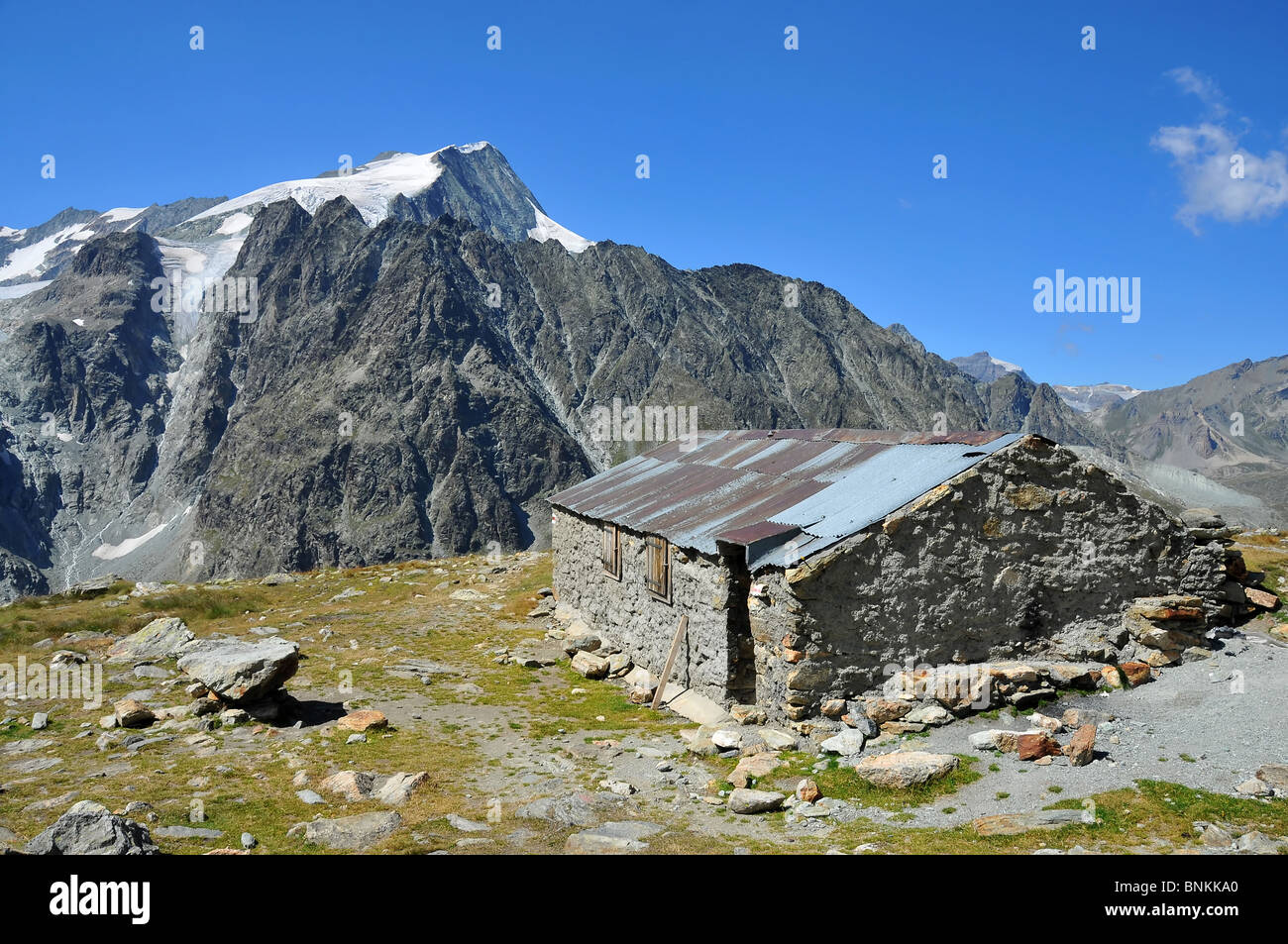 Protection hut mountains alpine walls walls roof building construction ...