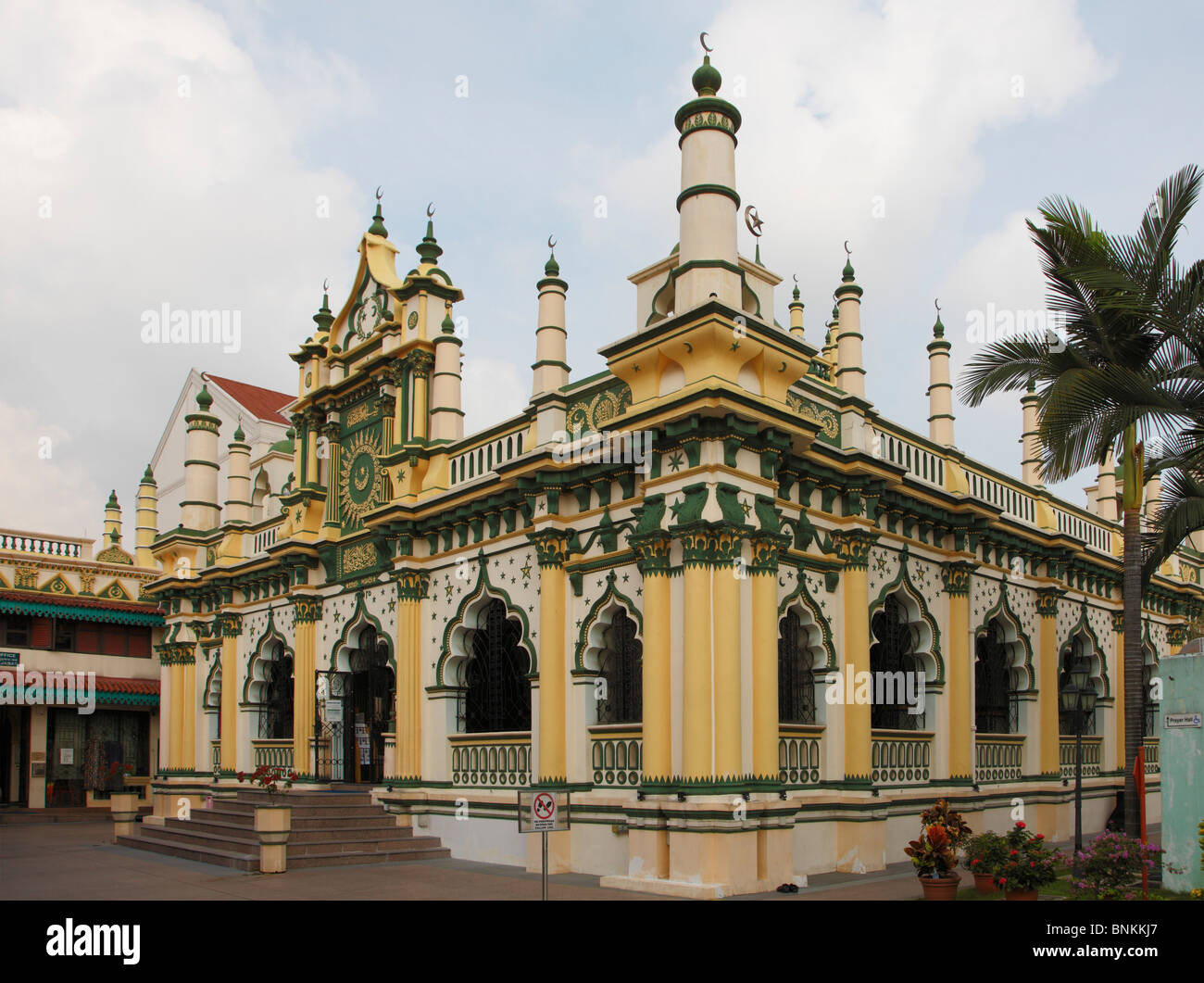 Singapore, Abdul Ghafoor Mosque Stock Photo - Alamy