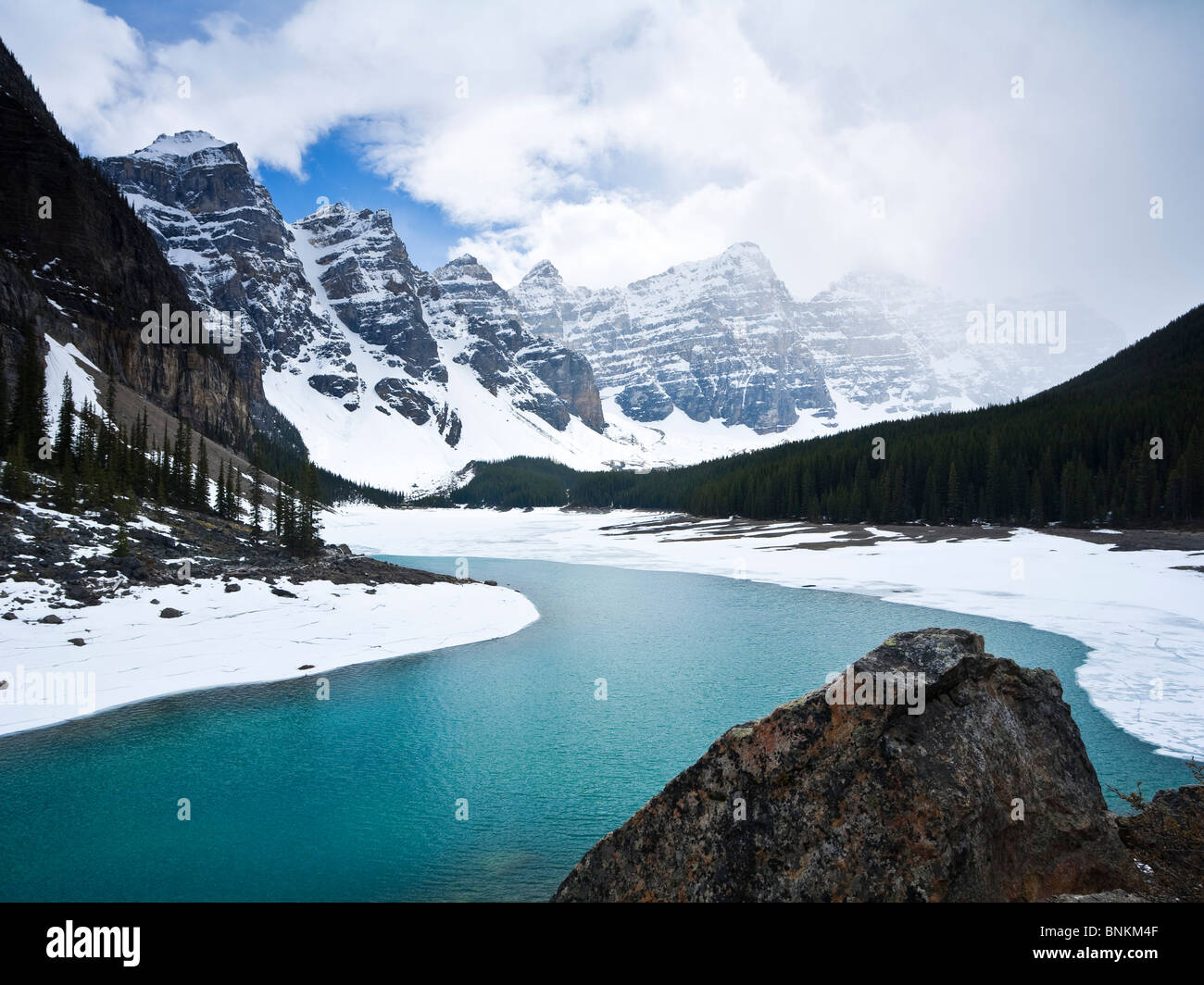 Moraine Lake at 1885m elevation and the Valley of Ten Peaks in Banff ...