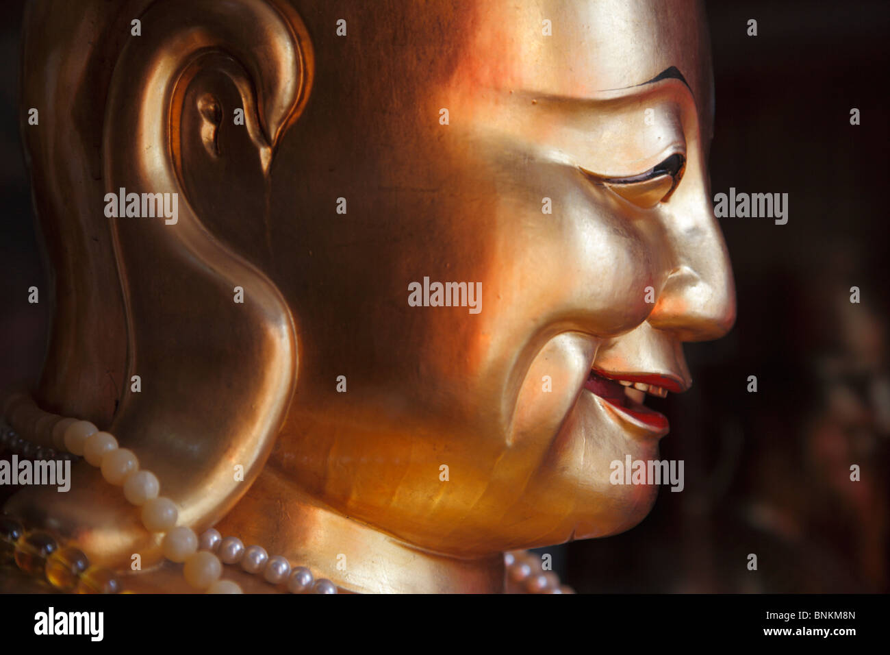 Golden chinese buddha statue hi-res stock photography and images - Alamy