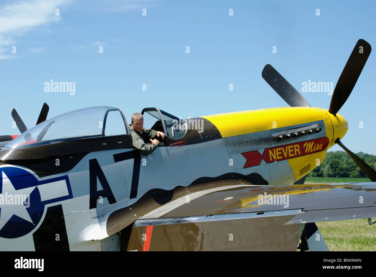 P 51 mustang plane hi-res stock photography and images - Alamy