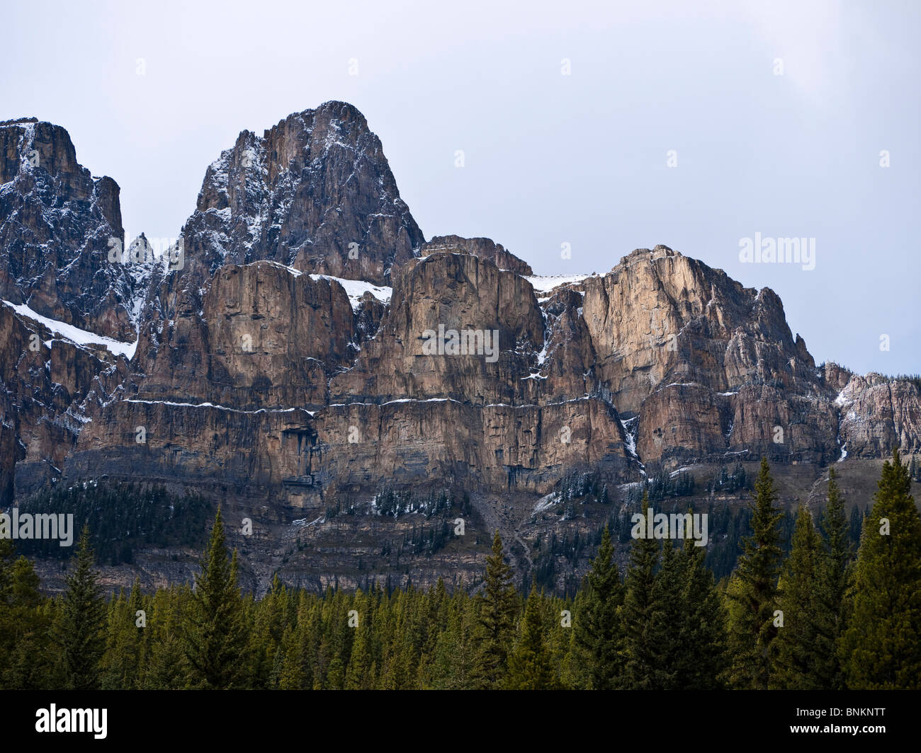 Castle Mountain 2862m named for the fortress like butresses in Banff ...
