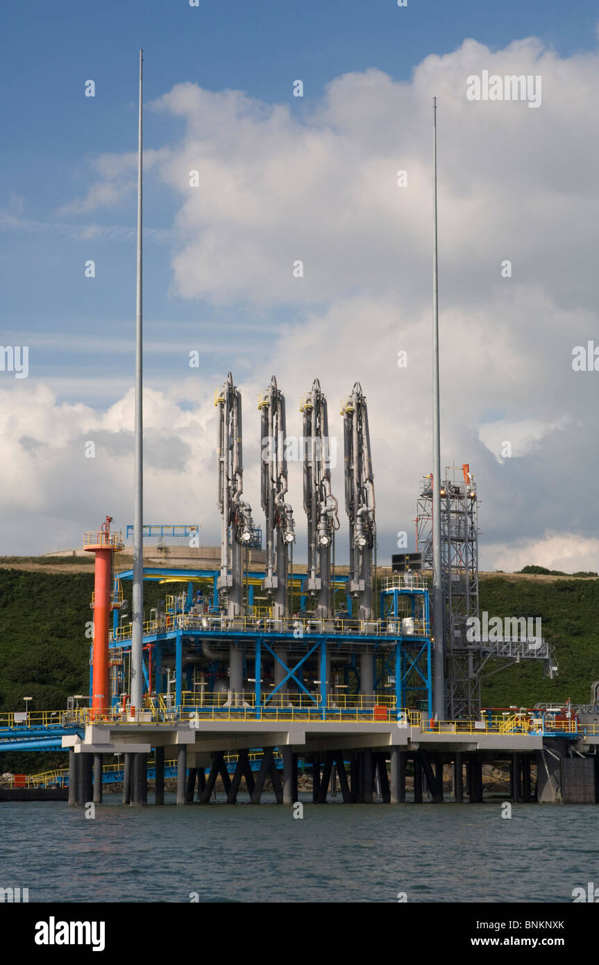 Lng terminal hi-res stock photography and images - Alamy
