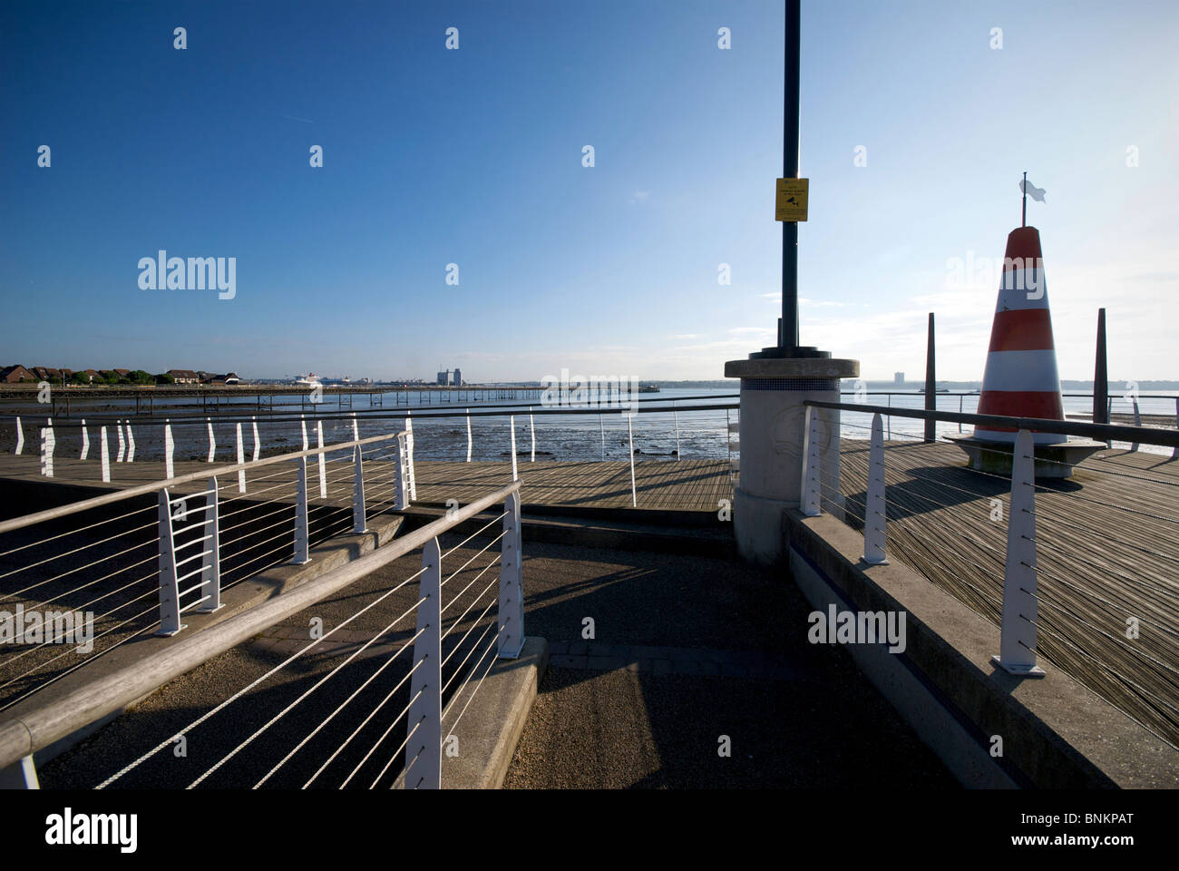 Balustrade pier hi-res stock photography and images - Alamy