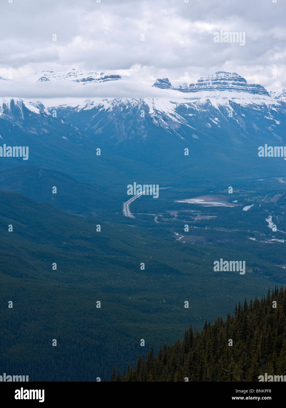 Bow valley mountain range hi-res stock photography and images - Alamy