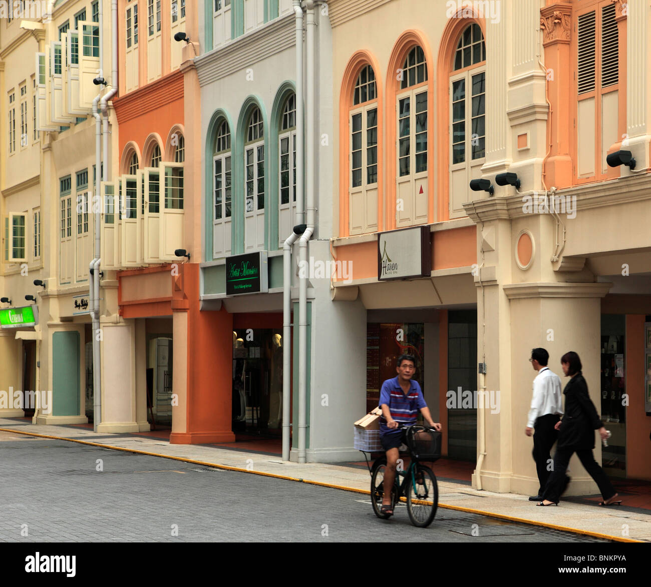 Singapore, Chinatown, street scene, traditional architecture Stock ...