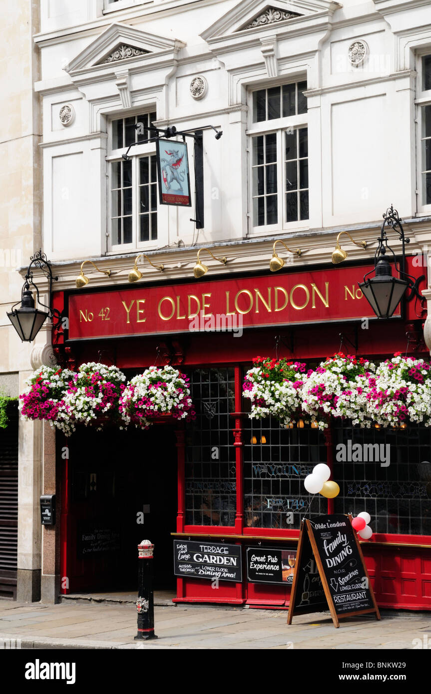 Ye olde london hi-res stock photography and images - Alamy